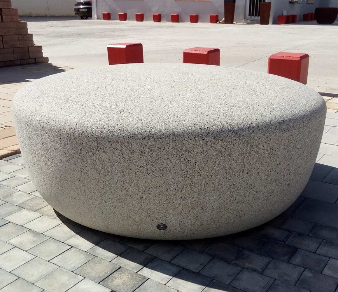 Banca stradala din beton arhitectural si lemn de pin sau compozit UNIT